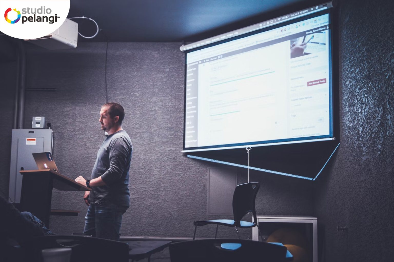 Manfaat Proyektor LCD dalam Presentasi Perusahaan - Pelangi Event Production