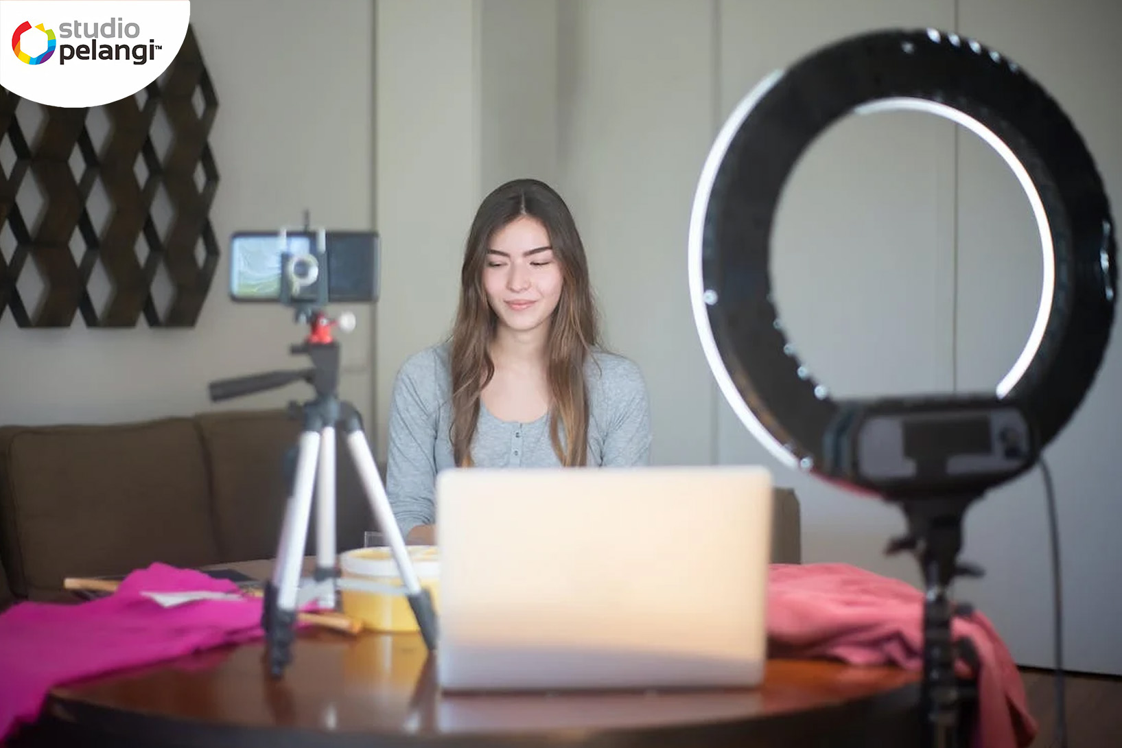 Cara Membuat Script Live Streaming yang Efektif dan Interaktif ...