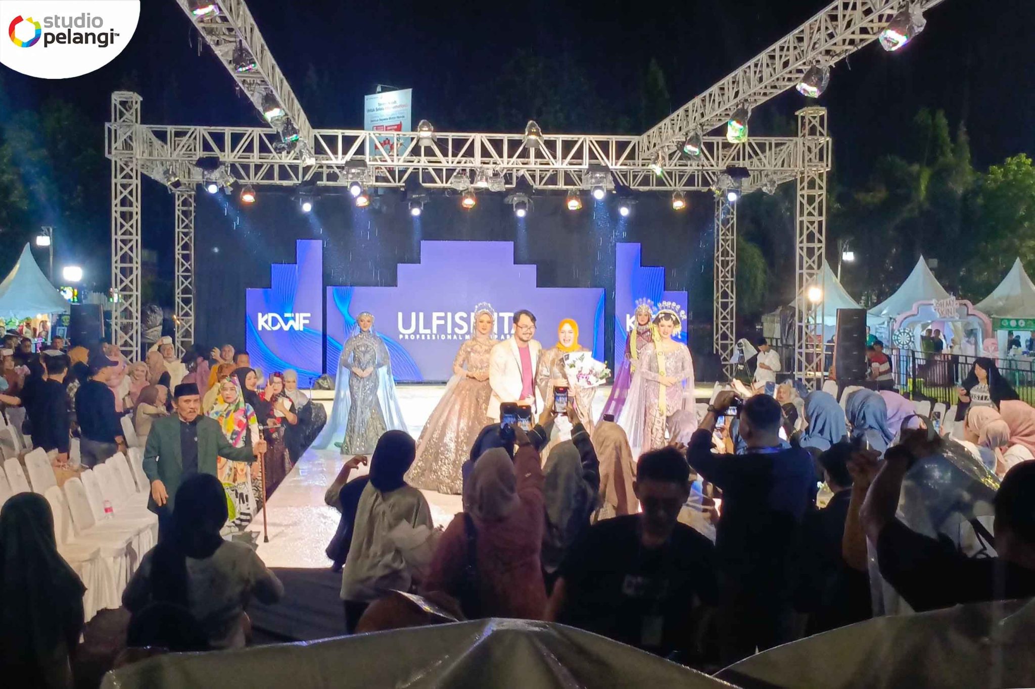 Rigging Outdoor untuk Acara Malam Hari dengan Desain Panggung yang ...