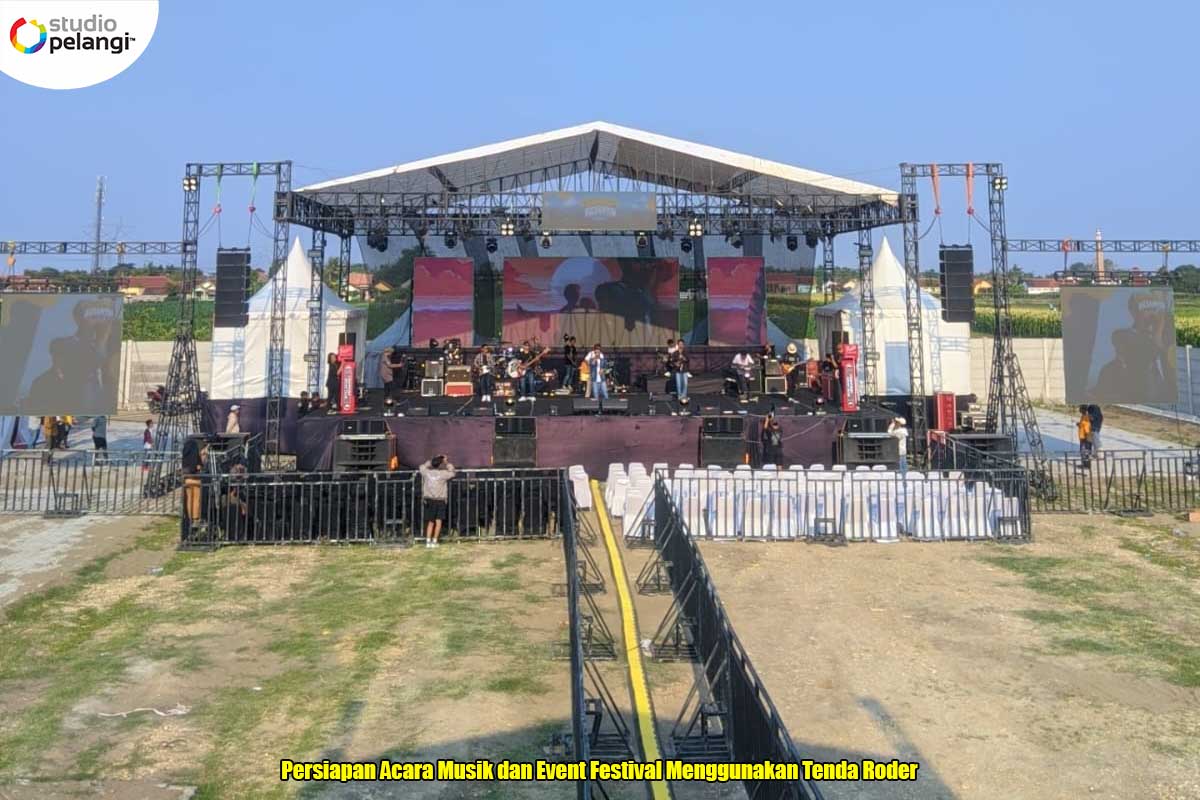 Persiapan Acara Musik dan Event Festival Menggunakan Tenda Roder ...