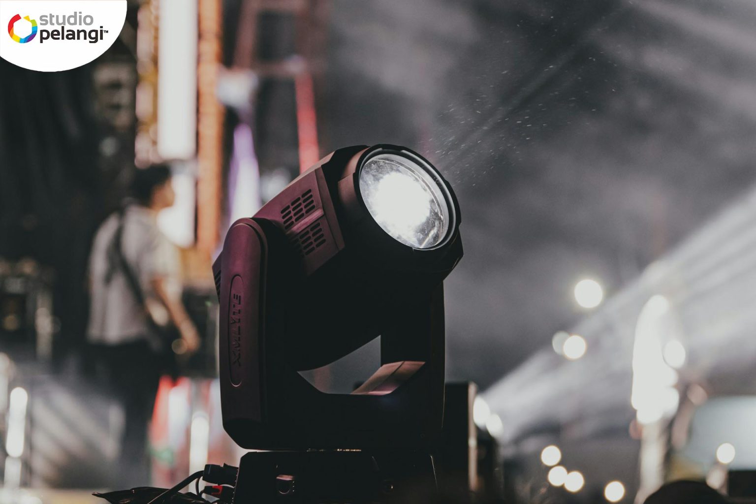 Jenis-Jenis Lighting Panggung dan Fungsinya dalam Acara - Pelangi Event ...