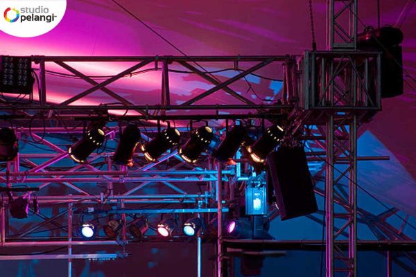 Mengenal Teknik Lighting Panggung: Spotlight, Floodlight, dan Laser ...