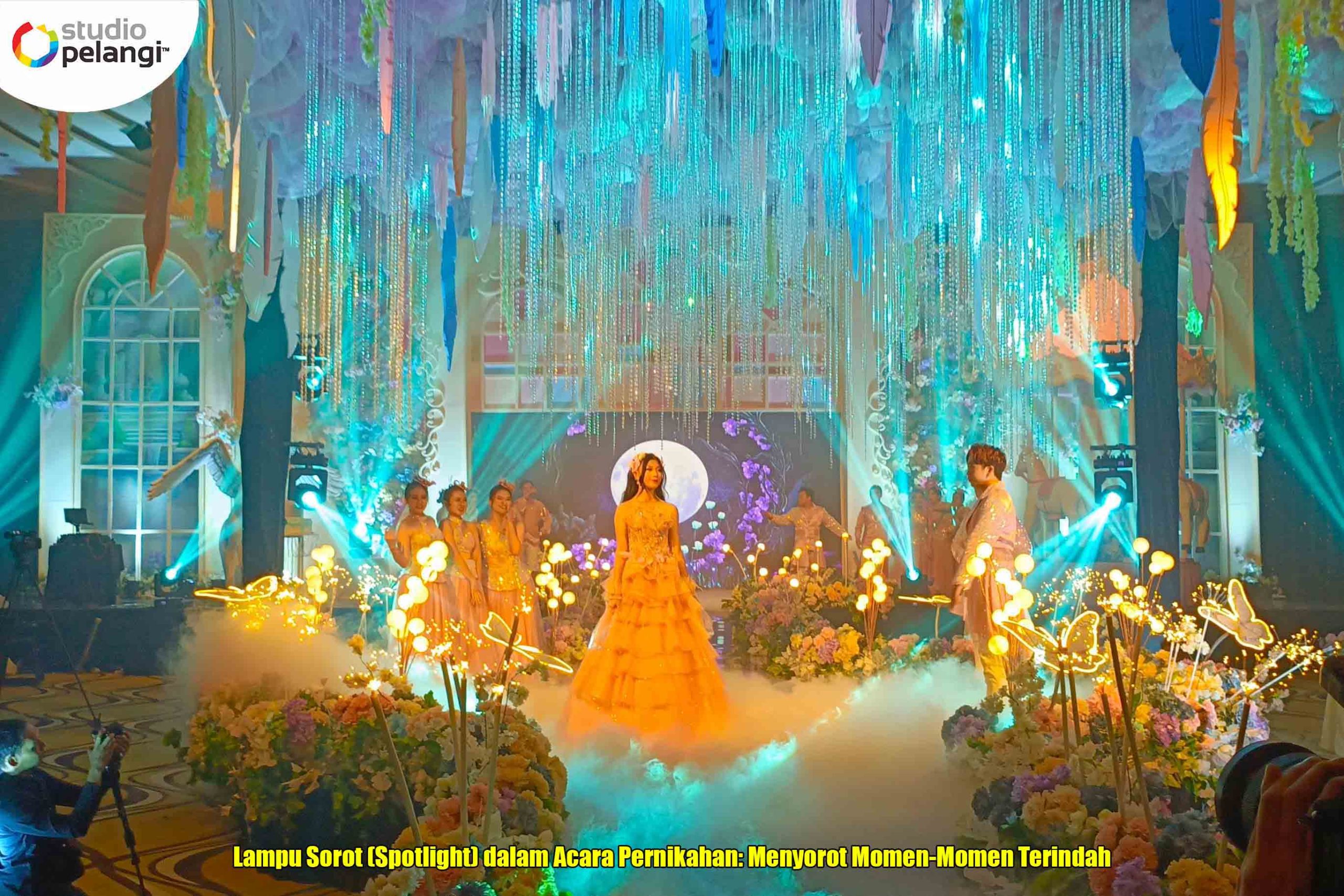 Lampu Sorot (Spotlight) dalam Acara Pernikahan: Menyorot Momen-Momen Terindah - Pelangi Event ...