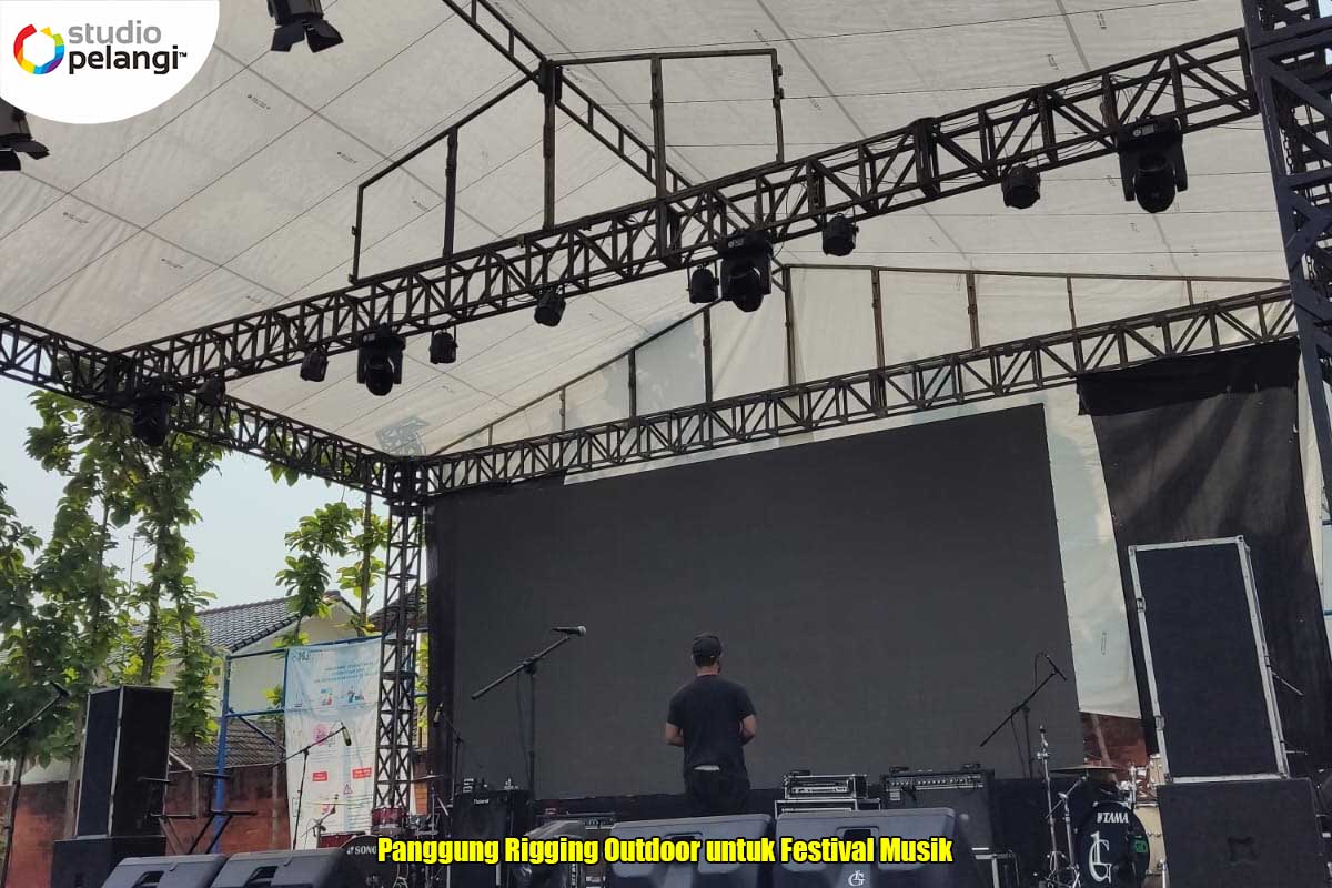 Panggung Rigging Outdoor untuk Festival Musik - Pelangi Event Production