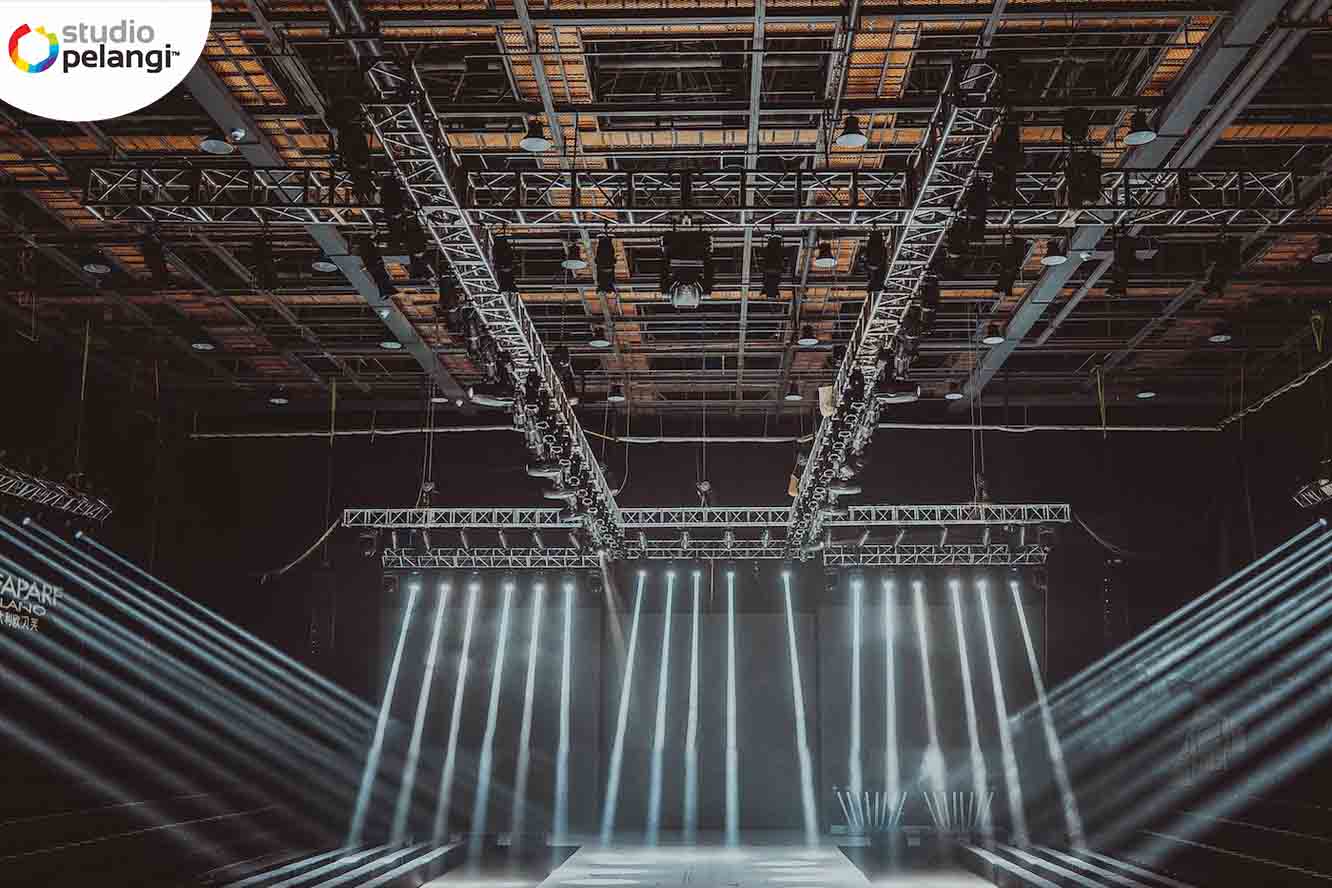 Lighting Menyoroti Elemen Dekoratif dan Struktur Panggung - Pelangi ...